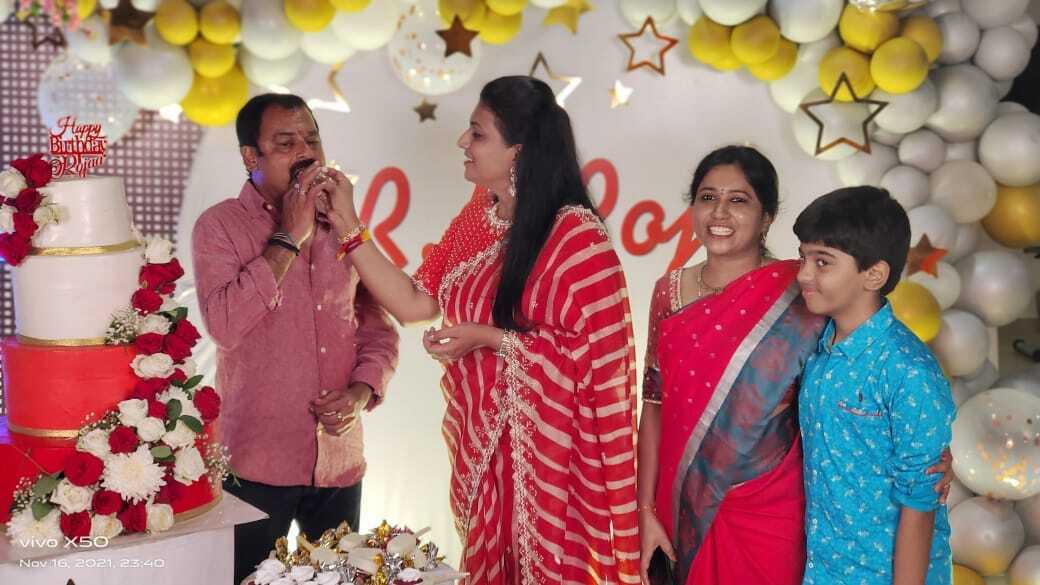 Happy Birthday Roja: కుటుంబ సభ్యుల మధ్య నగరి ఎమ్మెల్యే పుట్టినరోజు ...