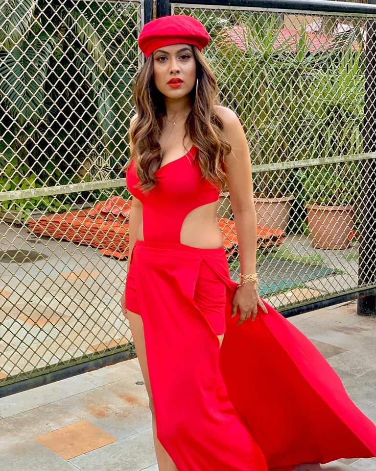 Red ड्रेस में निया शर्मा ने कराया आज तक का Bold Photoshoot, तस्वीरें ...
