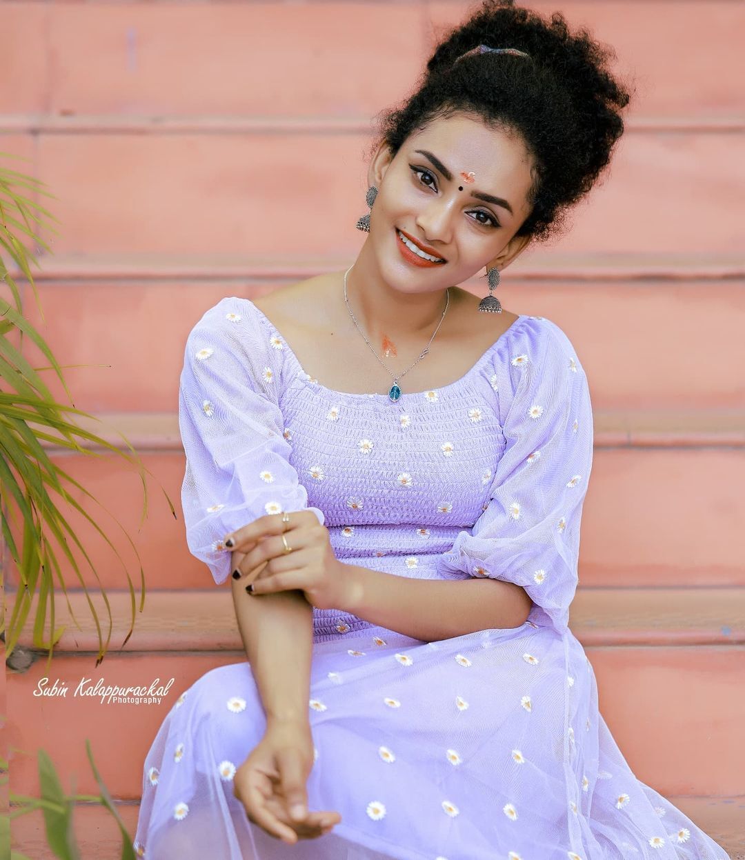 സിമ്പിള്‍ ആന്‍ഡ് ക്യൂട്ട്: അന്ന ചാക്കോ, കാണാന്‍ എന്തു ഭംഗിയാണെന്ന് ...