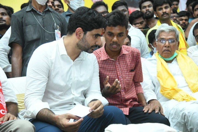 TDP leader Lokesh extends solidarity with students - Oneindia