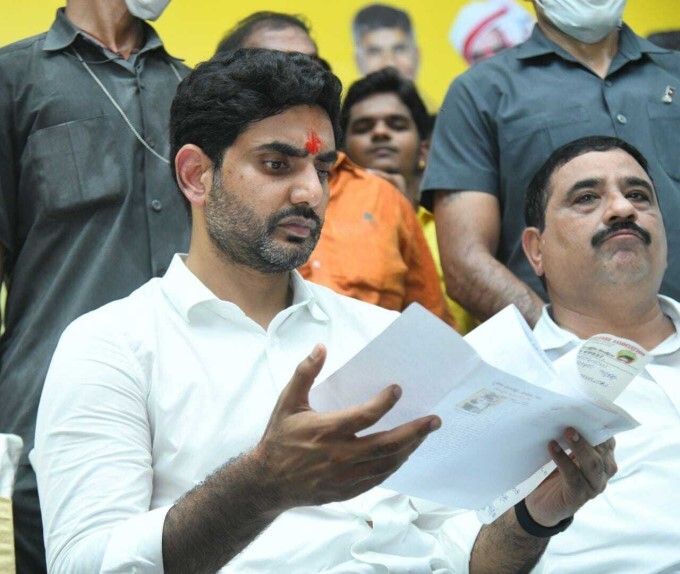 TDP leader Lokesh extends solidarity with students - Oneindia