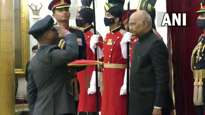 Wing Commander Abhinandan Varthaman being accorded the Vir Chakra by ...