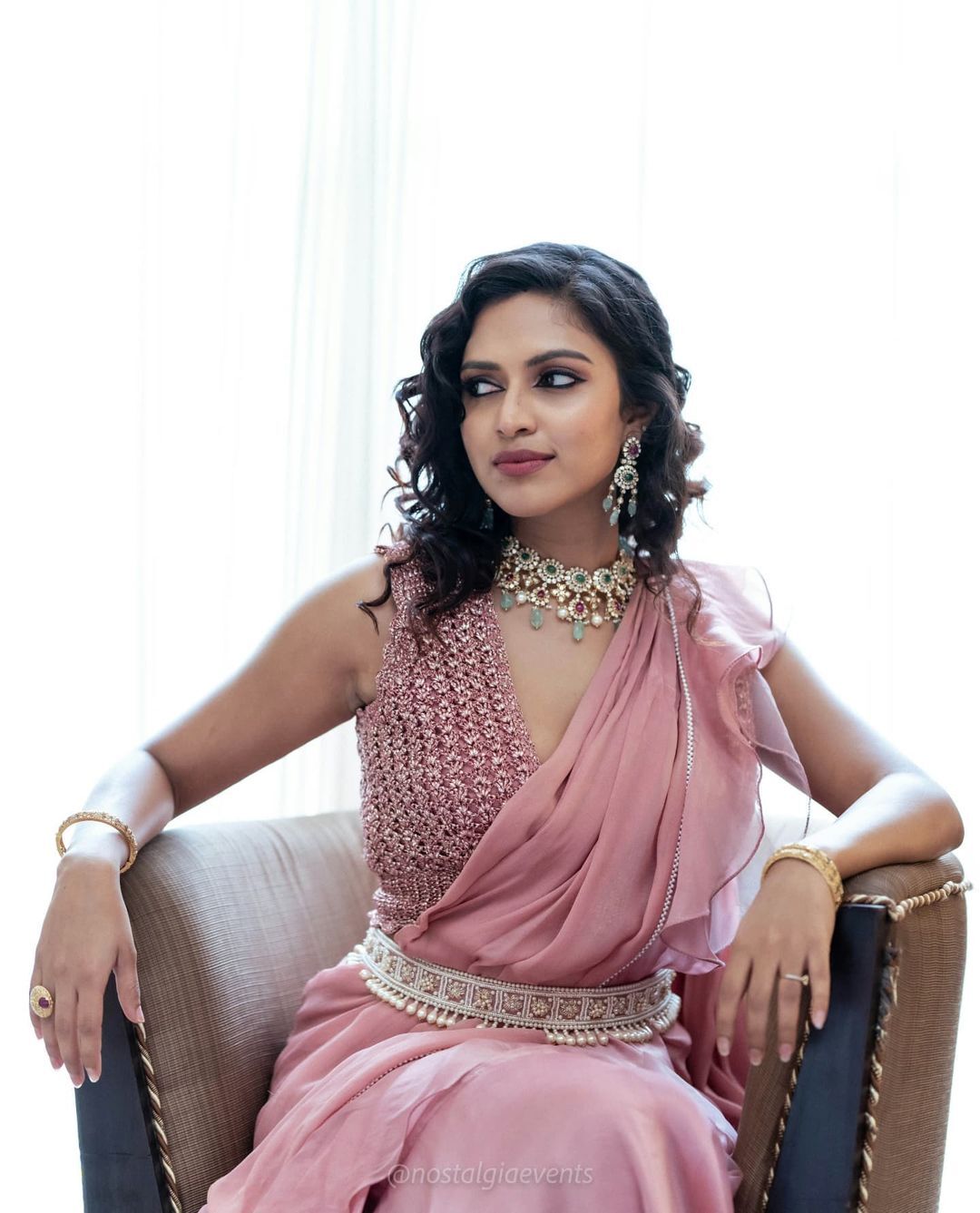 സാരി ഇങ്ങനെയും ഉടുക്കാം അല്ലേ; അമല പോളിന്റെ ഫോട്ടോഷൂട്ട് ഏറ്റെടുത്ത് ...