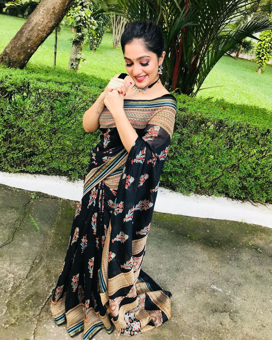 അടിപൊളി ആര്യ; സാരിയില്‍ ലുക്കായി നടി, ചിത്രങ്ങൾ കാണാം | Actress Arya ...