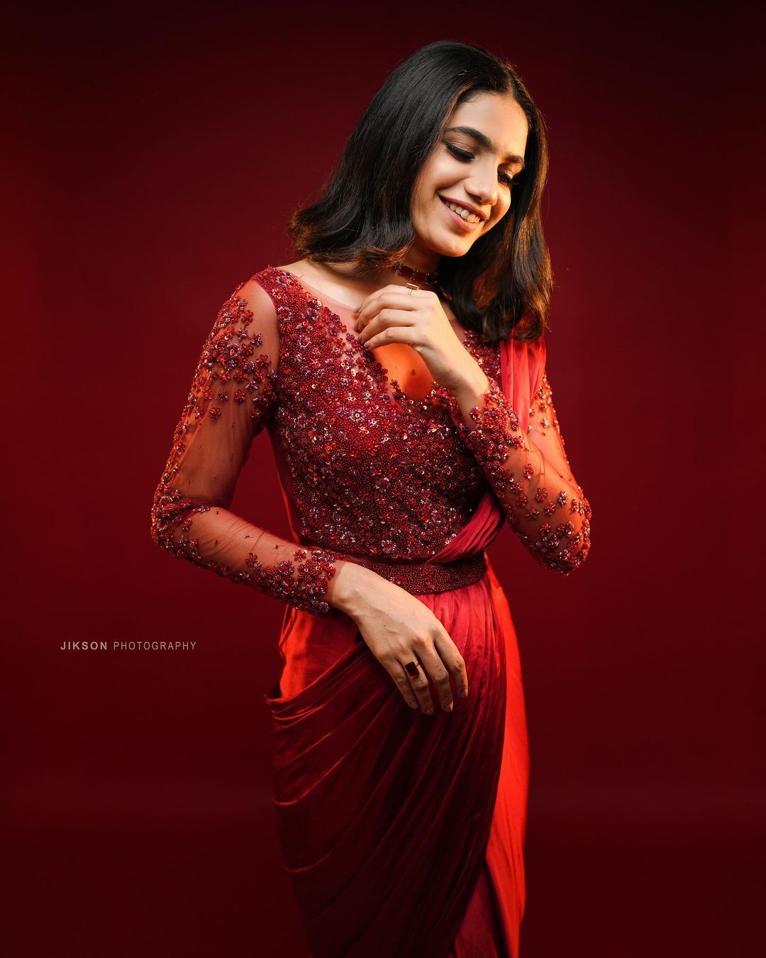 'ഹോമി'ലെ ദീപ തോമസ് വേറെ ലെവലാണ്..നടിയുടെ സ്റ്റൈലിഷ് ലുക്ക് വൈറൽ | Home ...