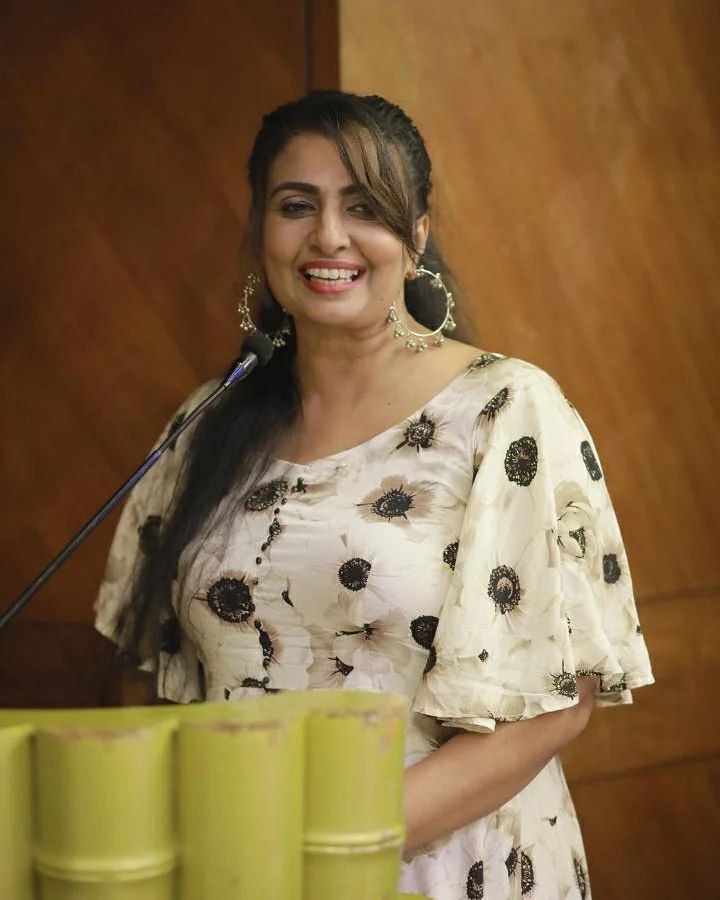 ഇത് എന്തൊരു മേക്കോവര്‍, പൊളിച്ചു; അടിപൊളി ഫോട്ടോഷൂട്ടുമായി മായ ...