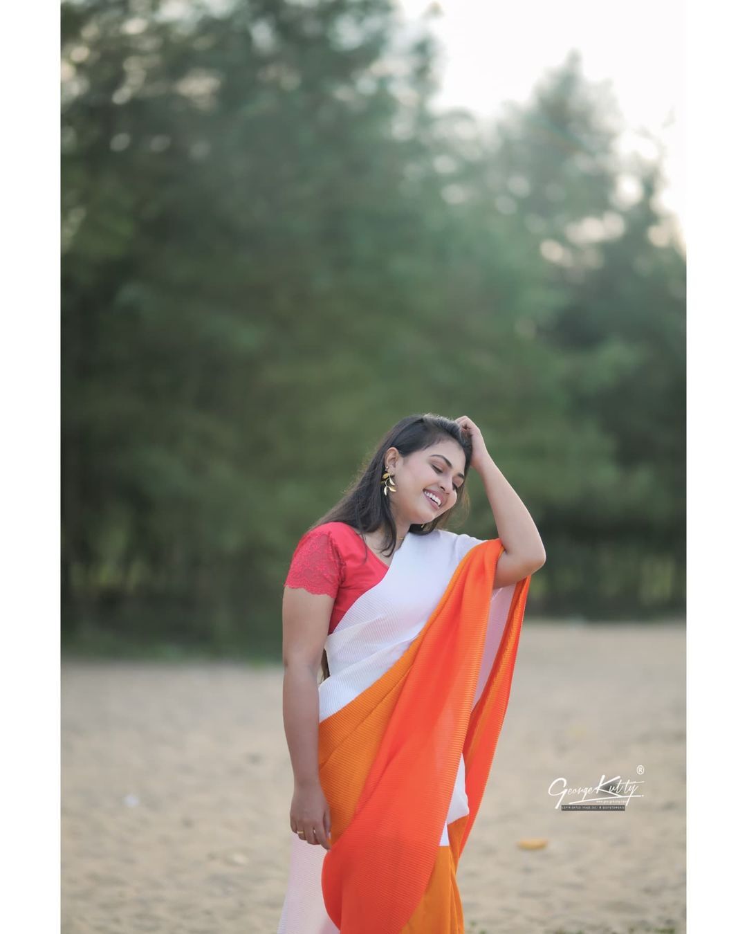 സ്റ്റൈലൻ ലുക്കിൽ മൃദുല... താരത്തിന്റെ ചിത്രങ്ങൾ കാണാം - Oneindia Malayalam