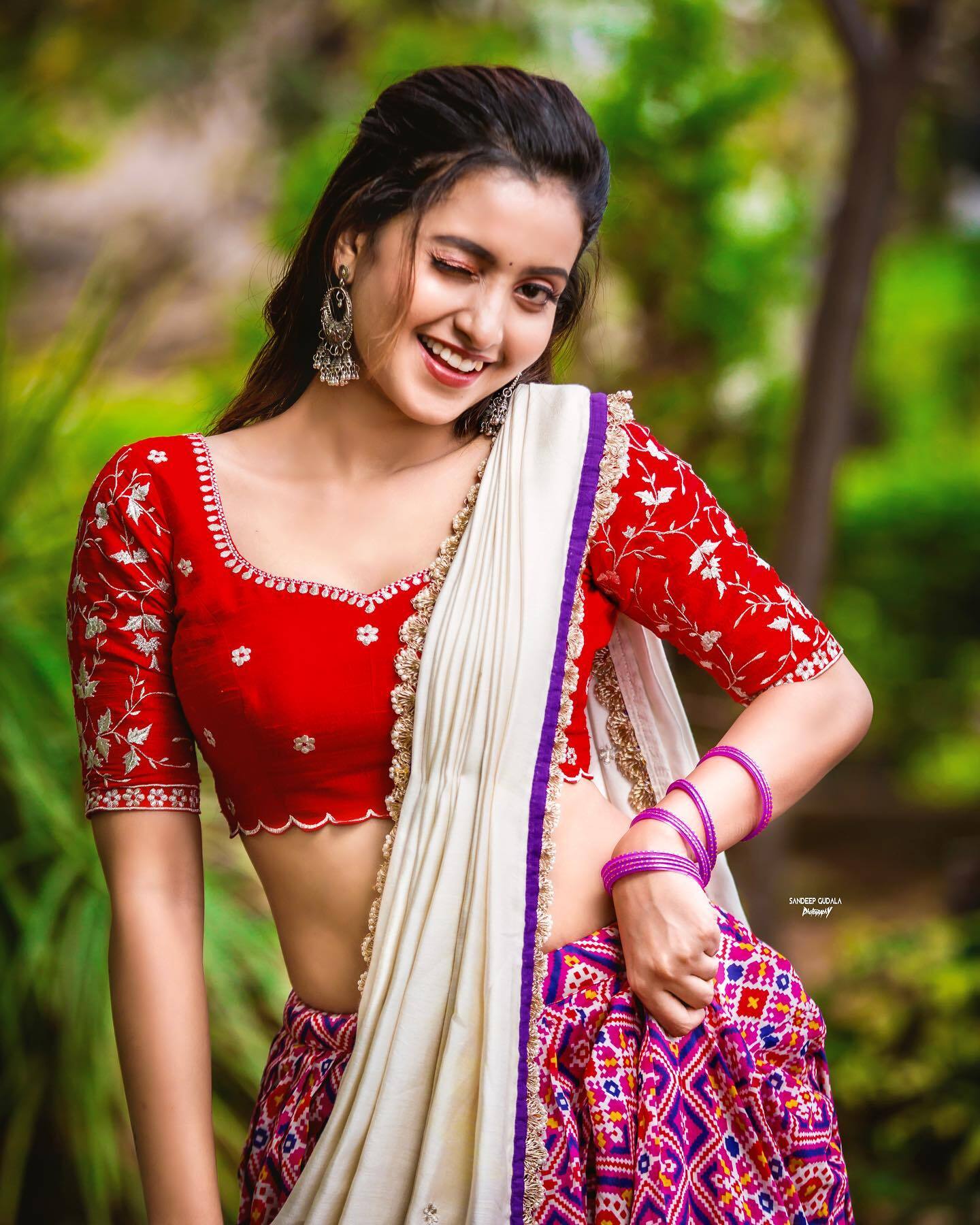 దీపికా పిల్లి... కుర్రాళ్లకు ఏంటీ లొల్లి..!! | Deepika Pilli Cute Looks ...