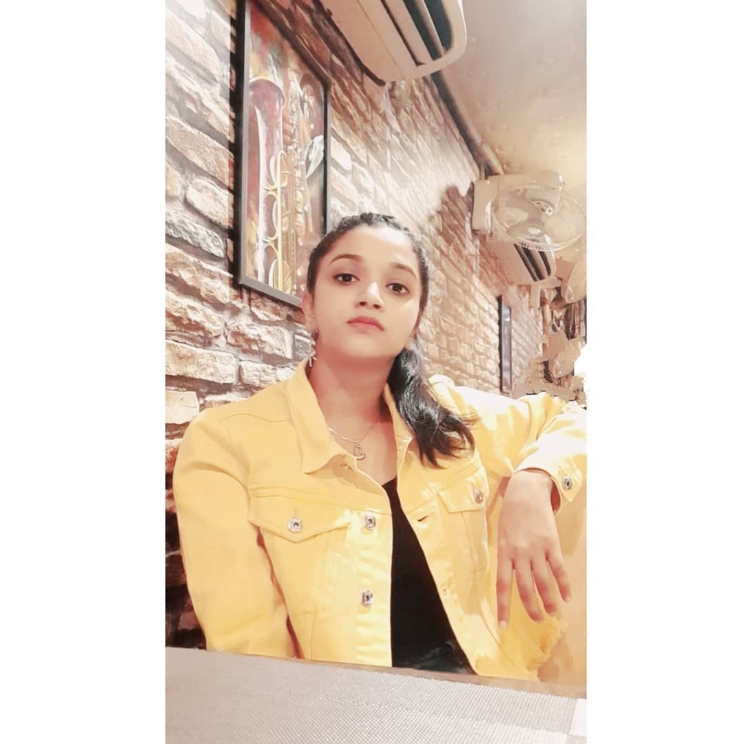 শুরু থেকেই হিট ফড়িং-এর কীর্তি কলাপ, দেখে নিন বাস্তবে কতটা সুন্দরী এই ...