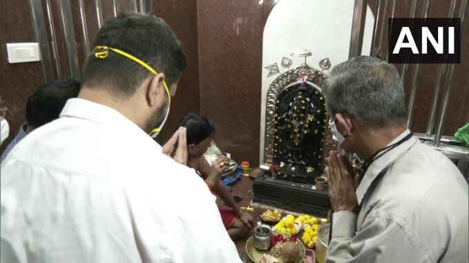 Former Goa CM late Manohar Parrikar's son Utpal Parrikar offers prayers ...