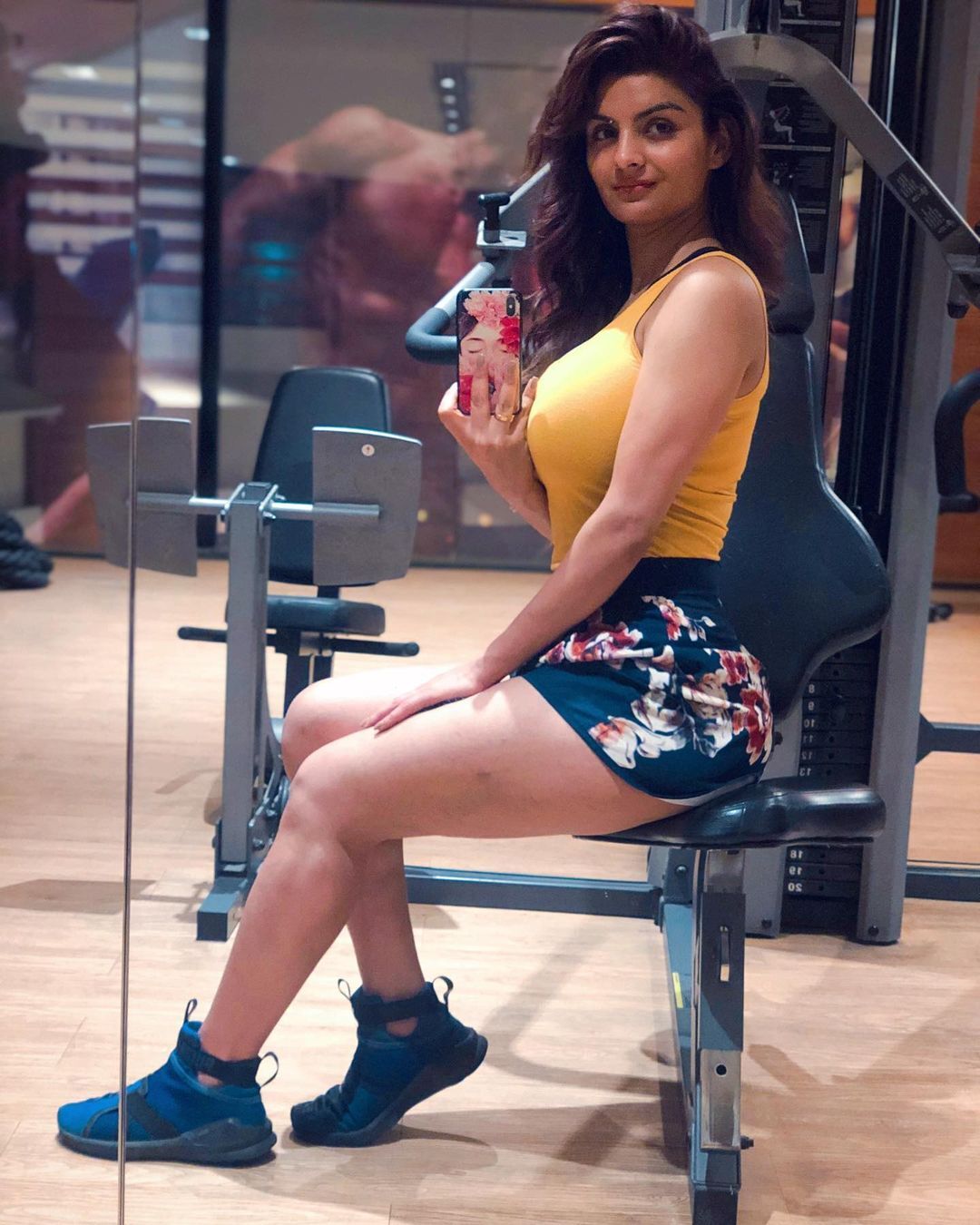 Photoshoot के वक्त पैंट पहनना भूल गईं 'गंदी बात' एक्ट्रेस अनवेशी जैन ...