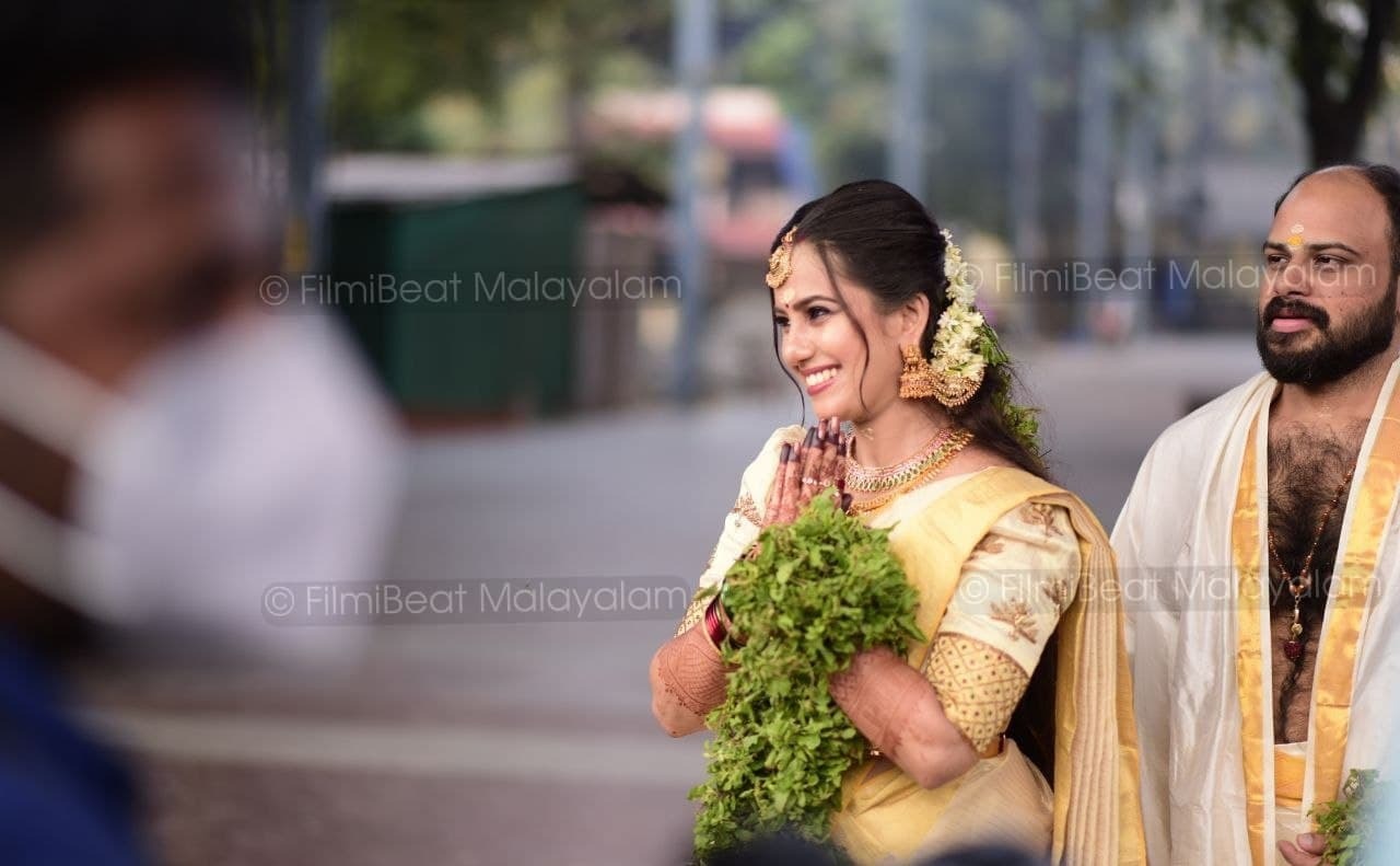 സീരിയല്‍ താരം ദേവിക നമ്പ്യാര്‍ വിവാഹിതയായി; ഗുരുവായൂര്‍ നടയിലെ ...