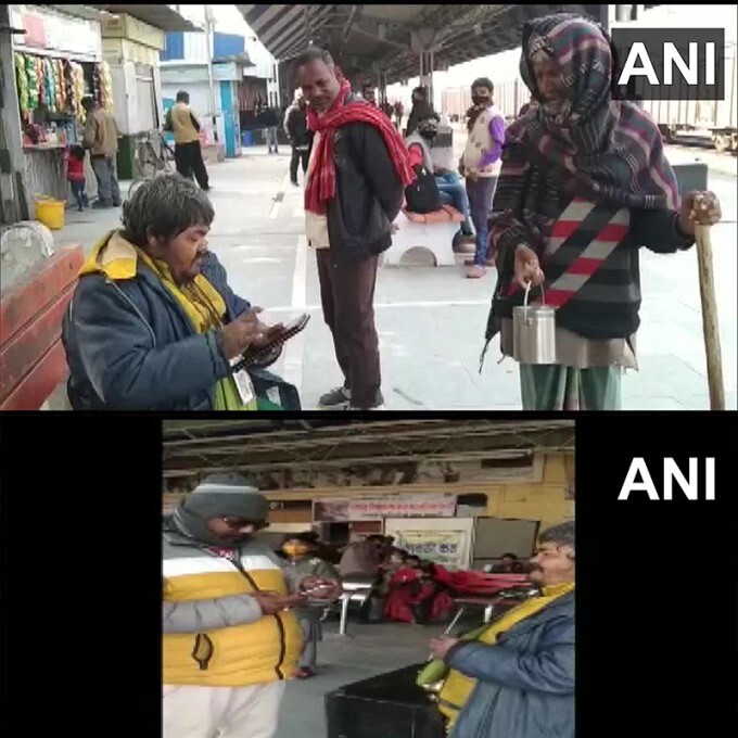 A beggar goes digital At Bettiah Railway Station