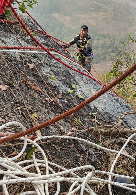 Indian Army rescue Kerala Trekker From Malampuzha mountains - Oneindia
