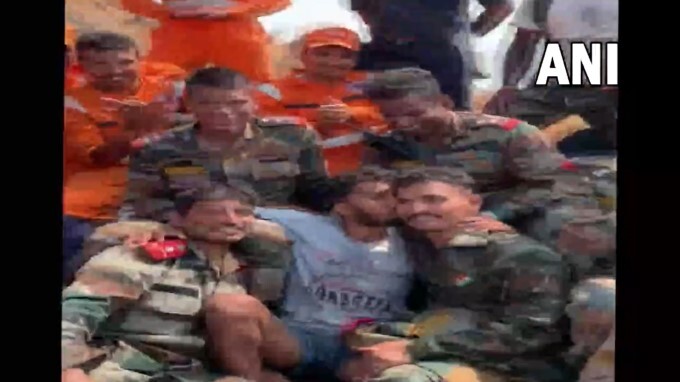 Indian Army rescue Kerala Trekker From Malampuzha mountains - Oneindia