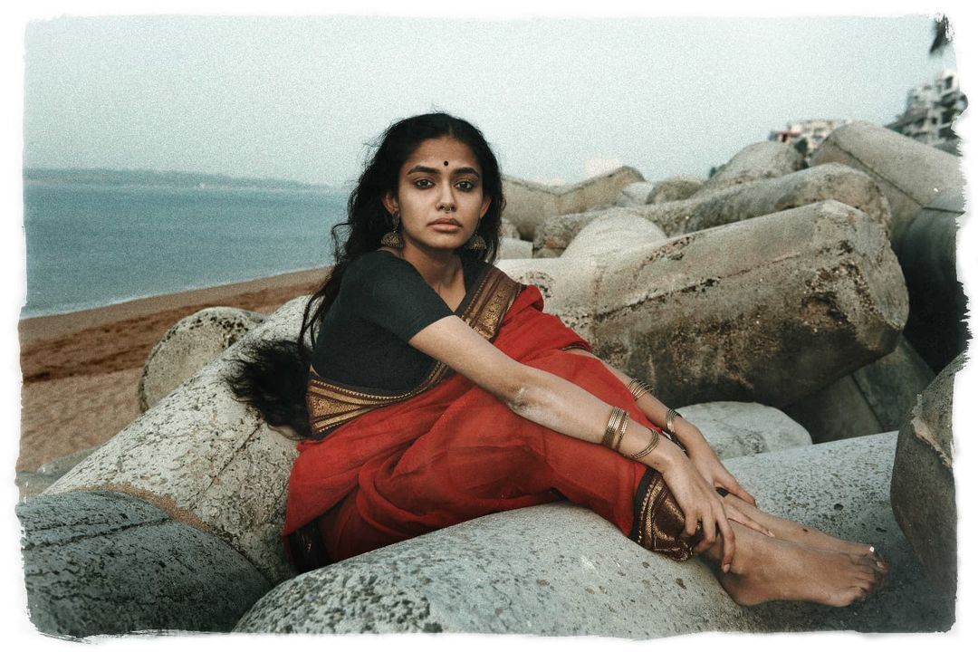 ഗ്ലാമറസ് ലുക്കില്‍ ഞെട്ടിച്ച് ഐശ്വര്യ സുരേഷ്; ഫോട്ടോഷൂട്ട് പൊളിച്ചെന്ന് ...