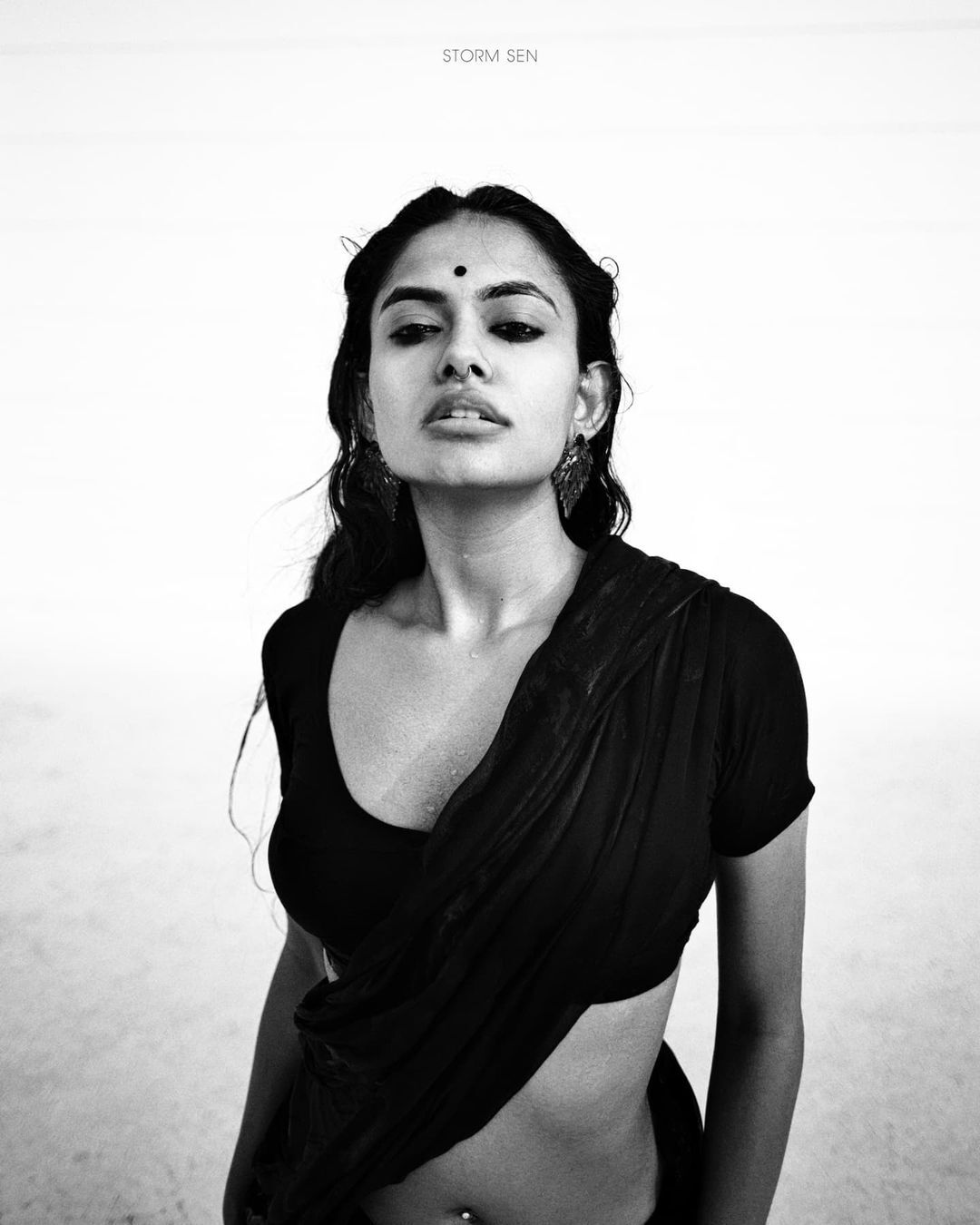 ഗ്ലാമറസ് ലുക്കില്‍ ഞെട്ടിച്ച് ഐശ്വര്യ സുരേഷ്; ഫോട്ടോഷൂട്ട് പൊളിച്ചെന്ന് ...