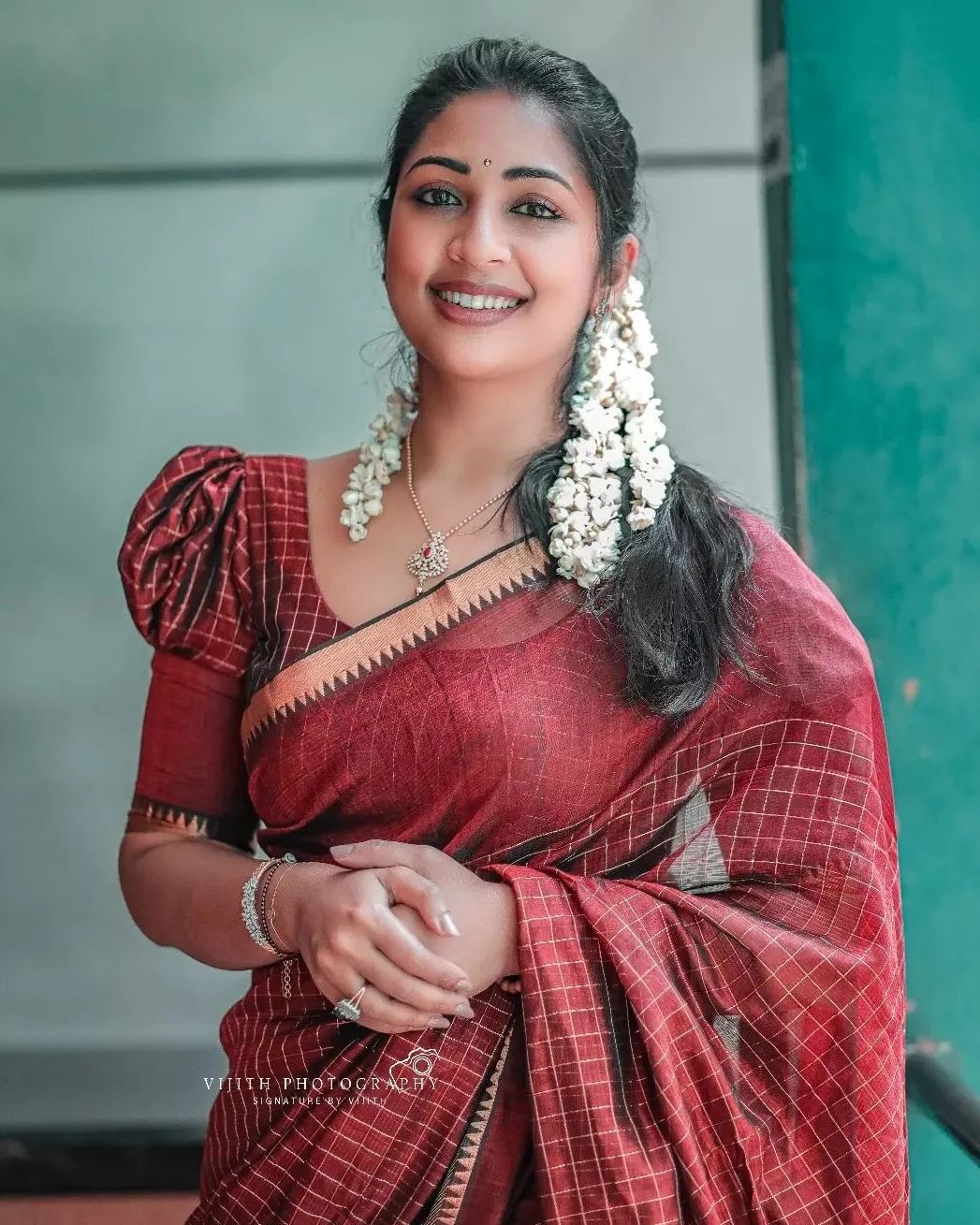സാരിയില്‍ അതിസുന്ദരിയായി നവ്യ നായര്‍; വൈറലായി ഏറ്റവും പുതിയ ചിത്രങ്ങള് ...