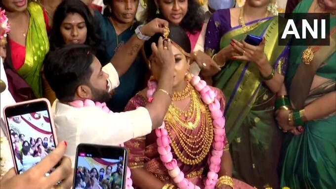 Transgender couple ties the knot in Thiruvananthapuram - Oneindia