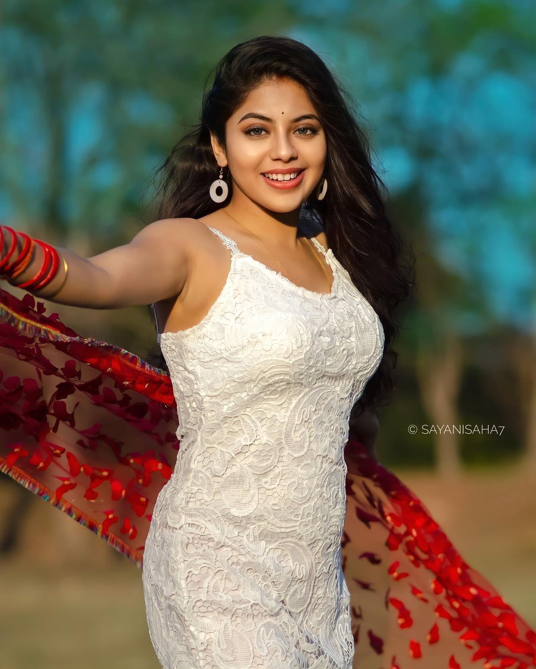 సై సై.. సయానీ (ఫొటోలు) | Amazing Photos Of Sayani Saha - Oneindia Telugu