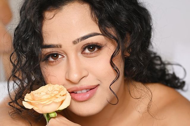 అప్సరా రాణిని ఇలా చూస్తే భూమి బద్దలవ్వాల్సిందే..!! | RGV Actress Apsara ...