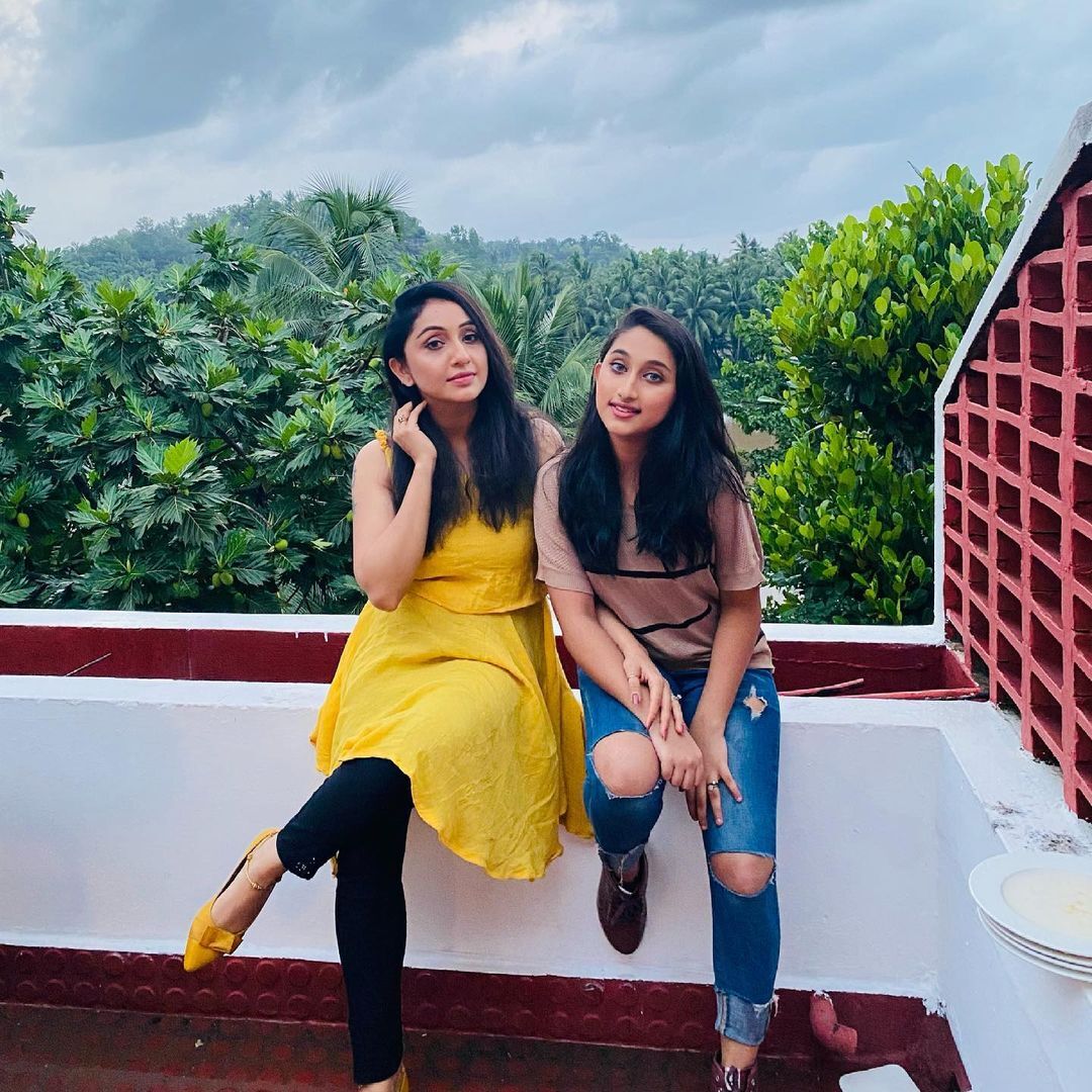 നാടന്‍ ലുക്കില്‍ തകര്‍ത്ത് നിത്യാ ദാസും മകളും, കിടിലനെന്ന് ആരാധകര് ...