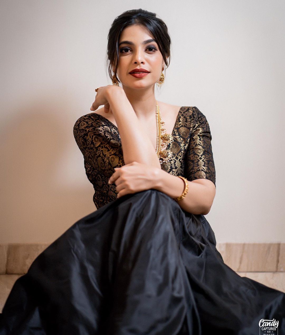 വക്കീല് കൊള്ളാലോ!! ശാന്തി പ്രിയയുടെ പുതിയ ഫോട്ടോകൾ ഏറ്റെടുത്ത് ആരാധകർ | Advocate And Actress ...