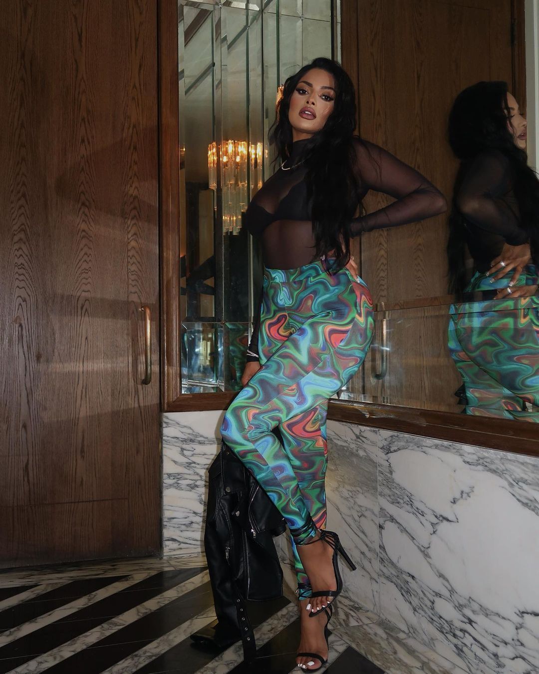 PHOTOS : ட்ரான்ஸ்பரென்ட் உடையில் கவர்ச்சியை பளிச்சென்று காட்டிய ...