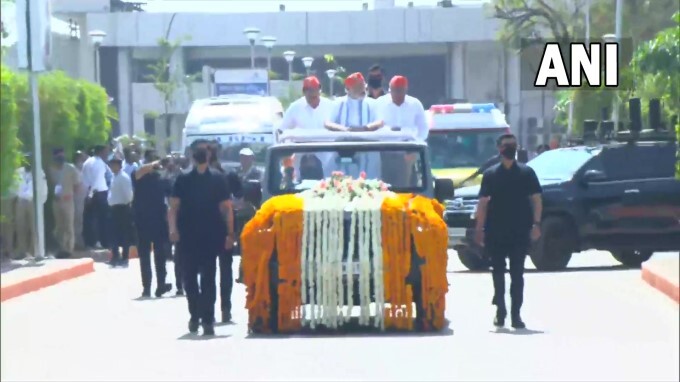 PM Modi road show in Ahmedabad, Gujarat - Oneindia