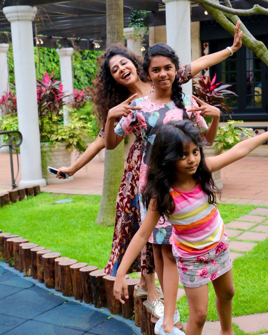 മക്കള്‍ക്കൊപ്പമുള്ള കിടിലന്‍ ചിത്രങ്ങളുമായി പൂര്‍ണിമ ഇന്ദ്രജിത് ...