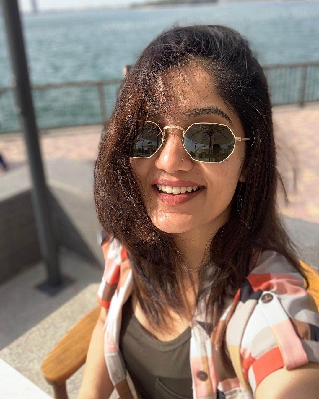 അന്ന് ഗ്ലാമർ മോഡേണെങ്കില്‍ ഇന്ന് തിളക്കം സാരിയില്‍: ഏത് ഡ്രസിലും സുന്ദരിയായി ആര്യ | Actress Arya ...