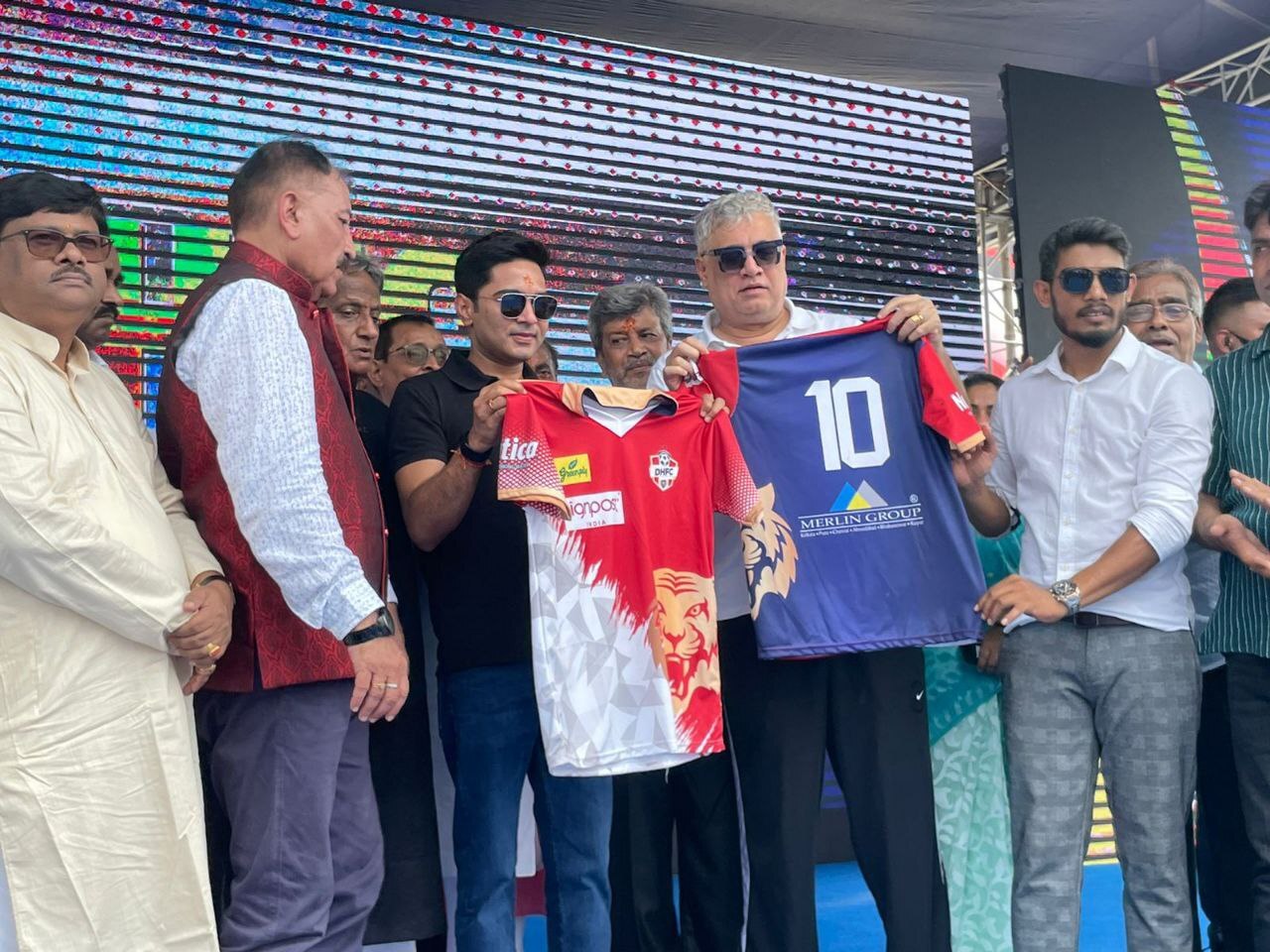 ডায়মন্ড হারবার ফুটবল ক্লাবের আত্মপ্রকাশ অনুষ্ঠানে অভিষেক ...
