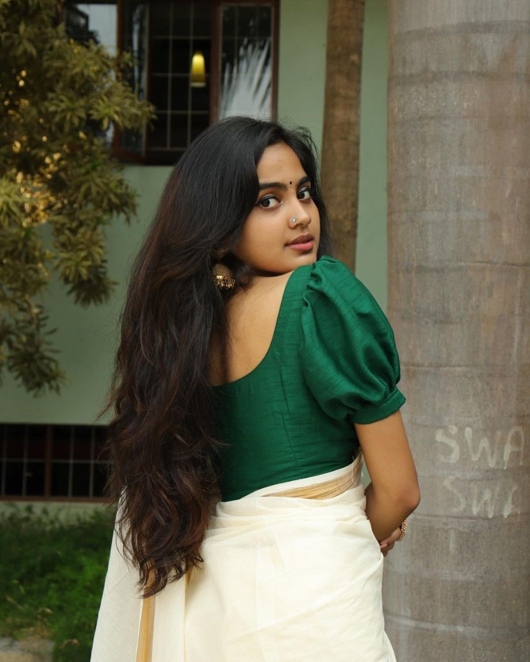 സാരിയില്‍ അതീവ സുന്ദരിയായി ദേവിക സഞ്ജയ്