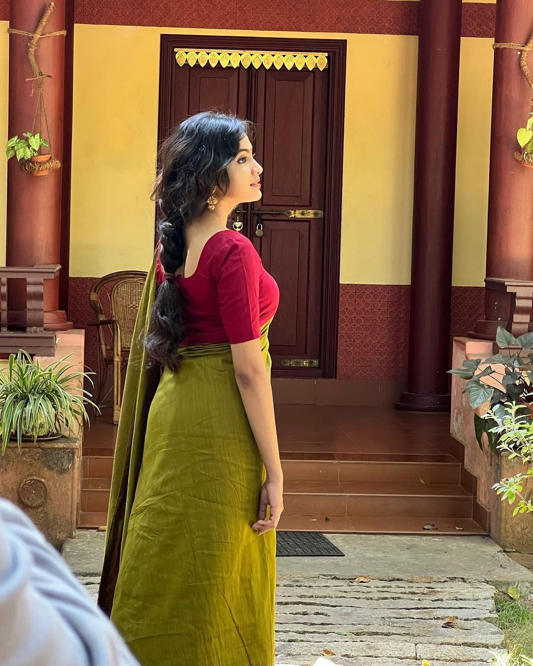 സാരിയില്‍ അതീവ സുന്ദരിയായി ദേവിക സഞ്ജയ് | Actress Devika Sanjay's New Pictures Goes Viral ...