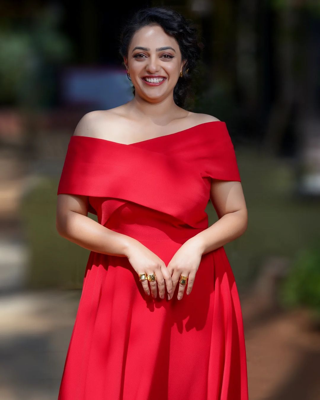 സാരിയില്‍ മിന്നുന്ന അഴകില്‍ നിത്യ മേനന്‍; അടിപൊളി ലുക്കെന്ന് ആരാധകര് ...