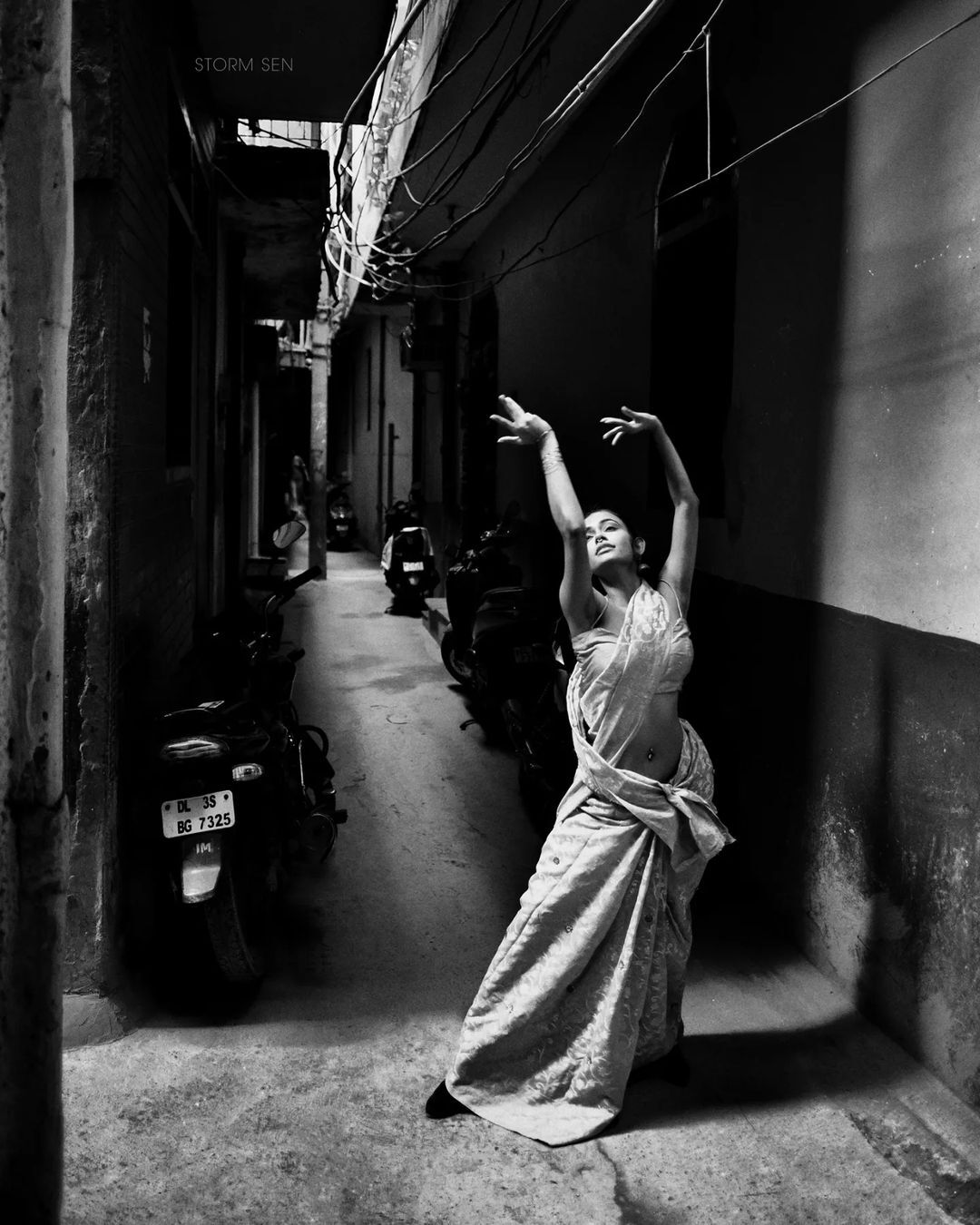 വീണ്ടും ഗ്ലാമറസിൽ ഞെട്ടിച്ച് ഐശ്വര്യ; കിടിലം ഫോട്ടോഷൂട്ടെന്ന് ആരാധക ...