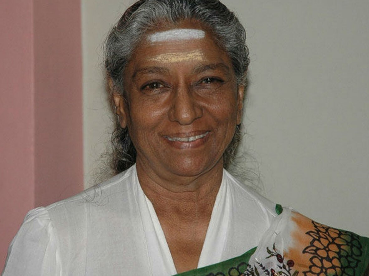 PHOTOS : இசைக் குயில் எஸ்.ஜானகியின் பிறந்த நாள் இன்று! | Singer S ...