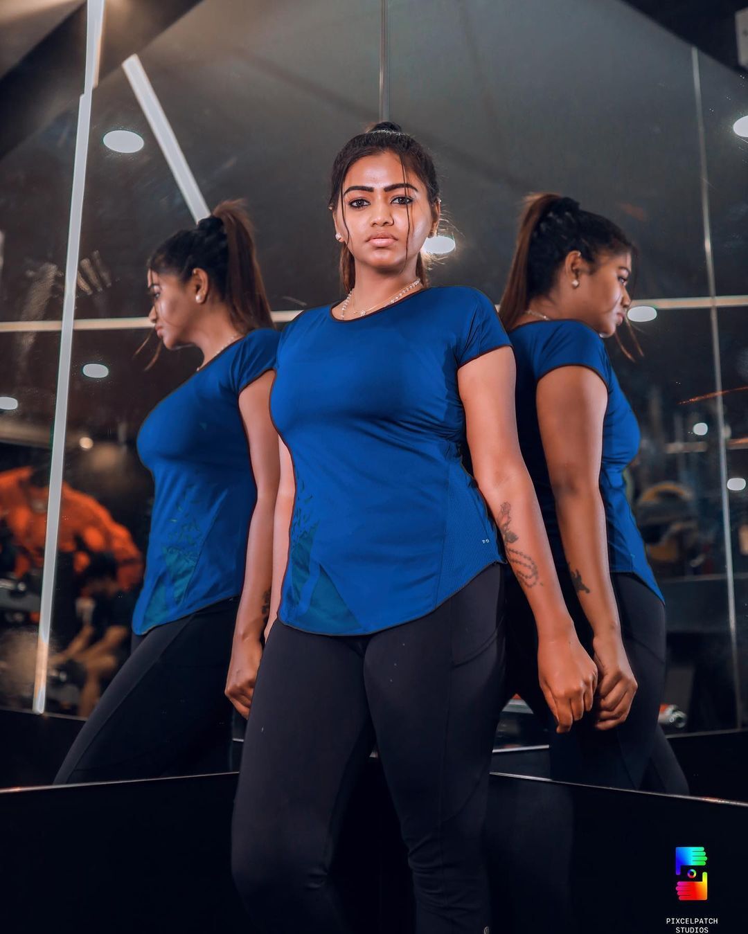 PHOTOS : டைட் டி-ஷிர்டில் செம ஒர்கவுட் செய்யும் ஷாலு ஷம்மு.. லேட்டஸ்ட் ...