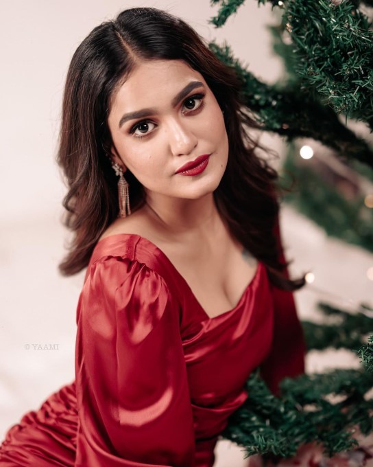 Actress Saniya Iyappans Set Insternet On Fire With Her New Look - Oneindia