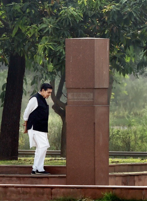 Leaders pays tribute To Former PM Jawaharlal Nehru on his 58th death ...