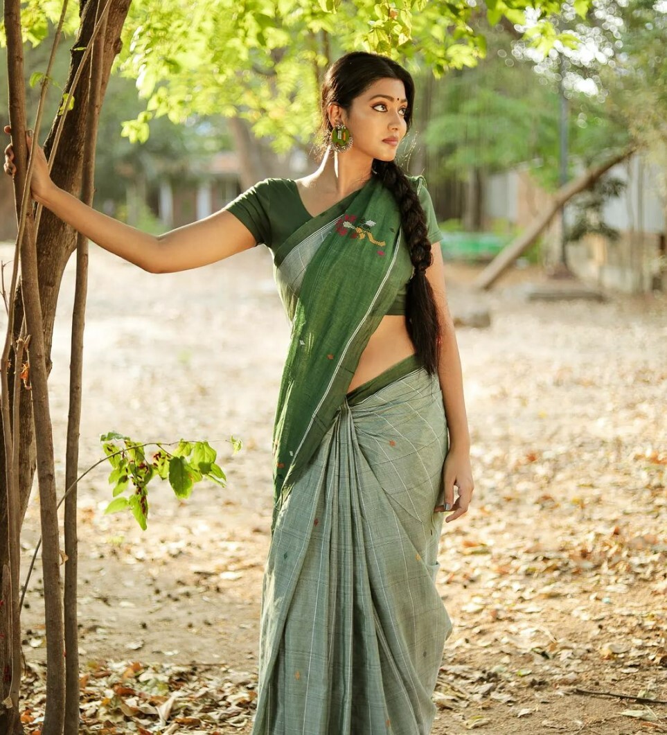 PHOTOS : ப்பா.. வர்ணிக்க வார்த்தைகளே இல்லை.. சேலையில் சொக்கவைக்கும் ...