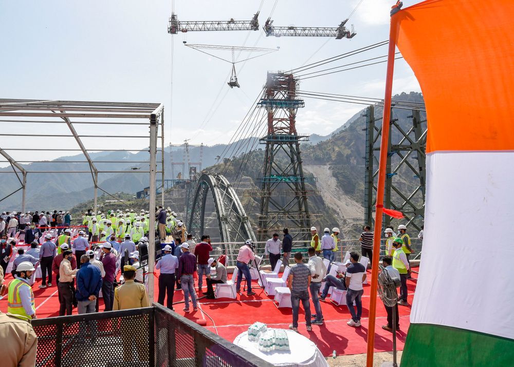 ಭಾರತೀಯ ರೈಲ್ವೇಯ ವಿಶ್ವದ ಅತಿ ಎತ್ತರದ ಚೆನಾಬ್ ರೈಲು ಸೇತುವೆಯ ಕಾಮಗಾರಿ 90ರಷ್ಟು ...