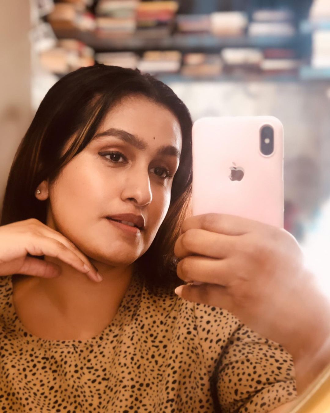 അടിപൊളി മേക്കോവറാണല്ലോ; കവിതയുടെ ഫോട്ടോഷൂട്ട് ഏറ്റെടുത്ത് ആരാധകര് ...