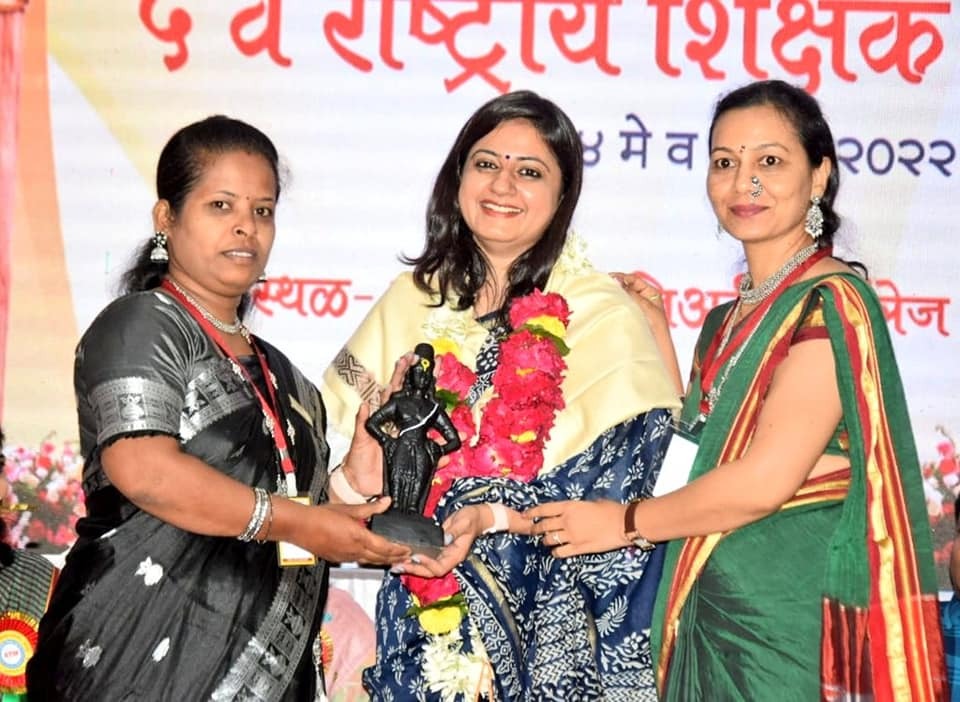 मिलिए दिल्ली स्कूल की सरकारी टीचर मनु गुलाटी से, आखिर क्यों हो रही है ...