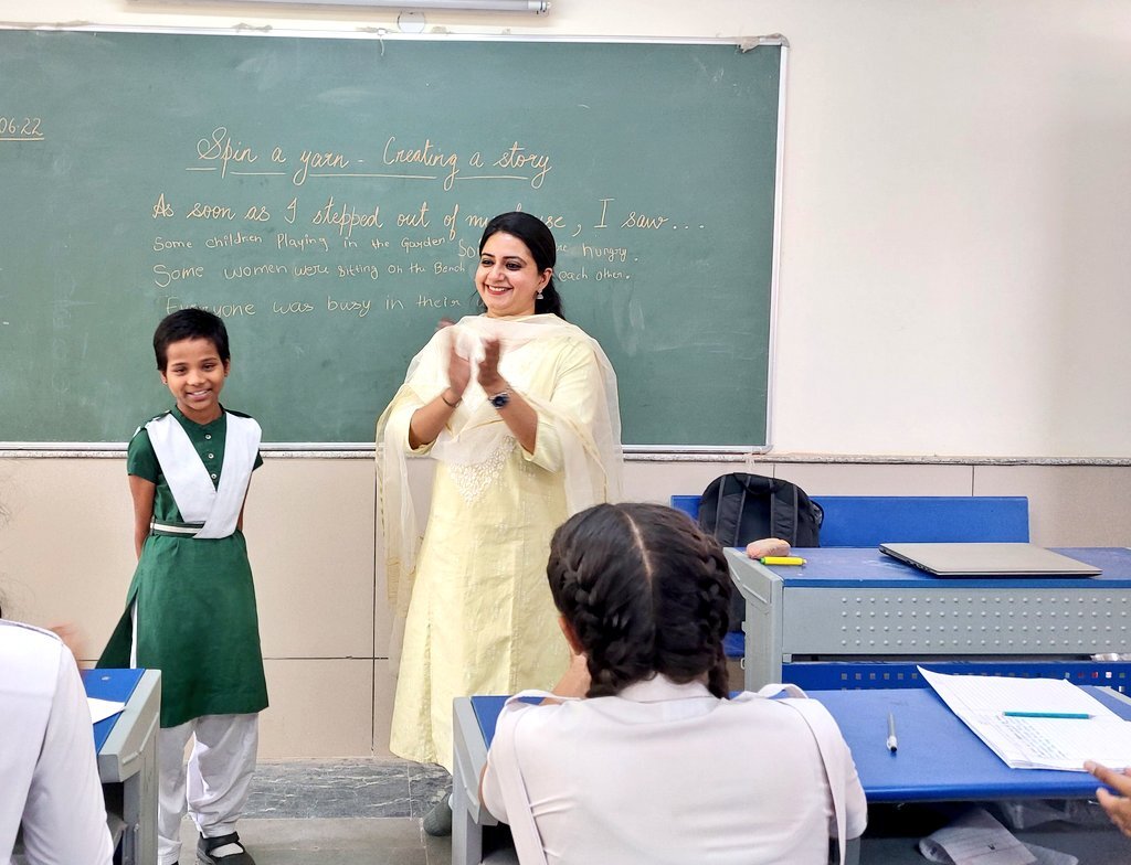 मिलिए दिल्ली स्कूल की सरकारी टीचर मनु गुलाटी से, आखिर क्यों हो रही है ...