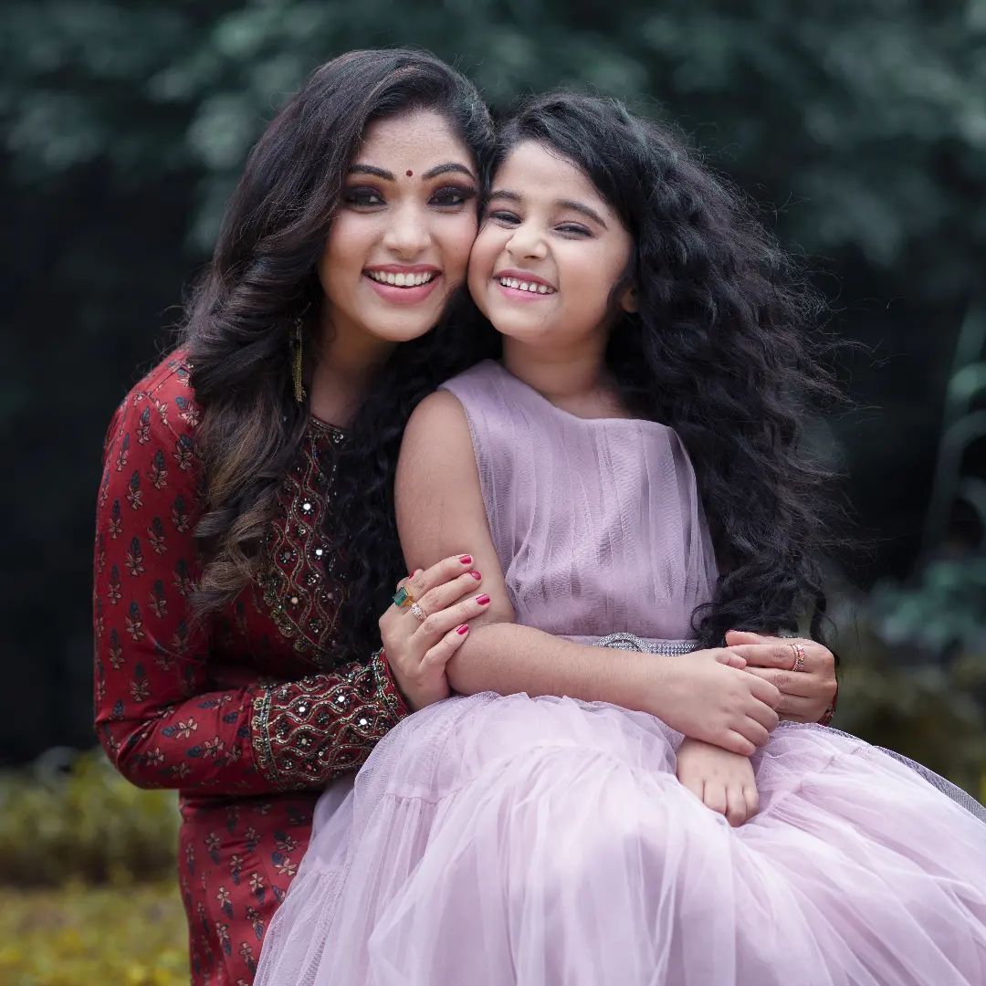 സ്റ്റൈലൻ ലുക്കിൽ മുക്ത; നടിയുടെ ഭാവങ്ങൾ വ്യത്യസ്തം, വൈറലായ ചിത്രങ്ങ ...