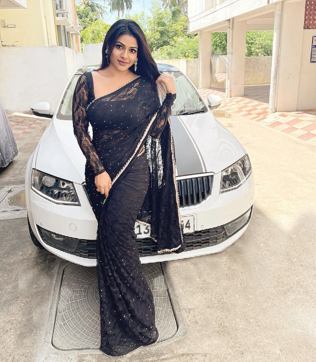 PHOTOS : ஷோபாவில் ஸ்டன்னிங் போஸ் கொடுக்கும் லீசா.. கிறங்கடிக்கும் நச் போட்டோஸ் இதோ! | Actress ...