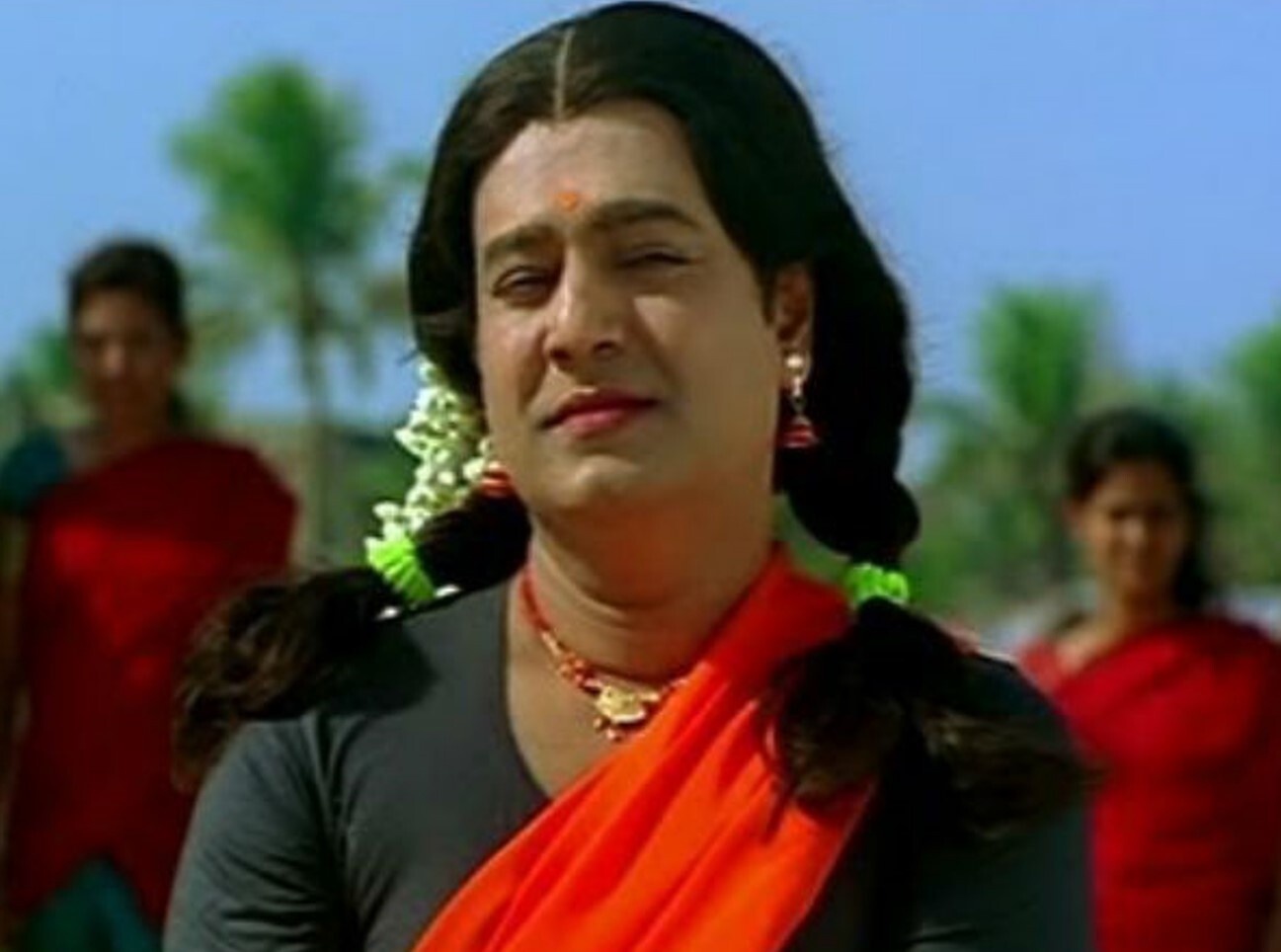 PHOTOS : வாரே வா.. என்ன ஒரு அழகு! திரையில் பெண் வேடத்தில் கலக்கிய டாப் ...