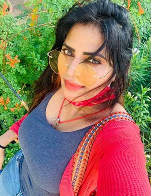 PHOTOS : யப்பா.. அப்படியொரு லுக்! பார்வையாலே ரசிகர்களை பந்தாடும் ஸ்ரீ ...