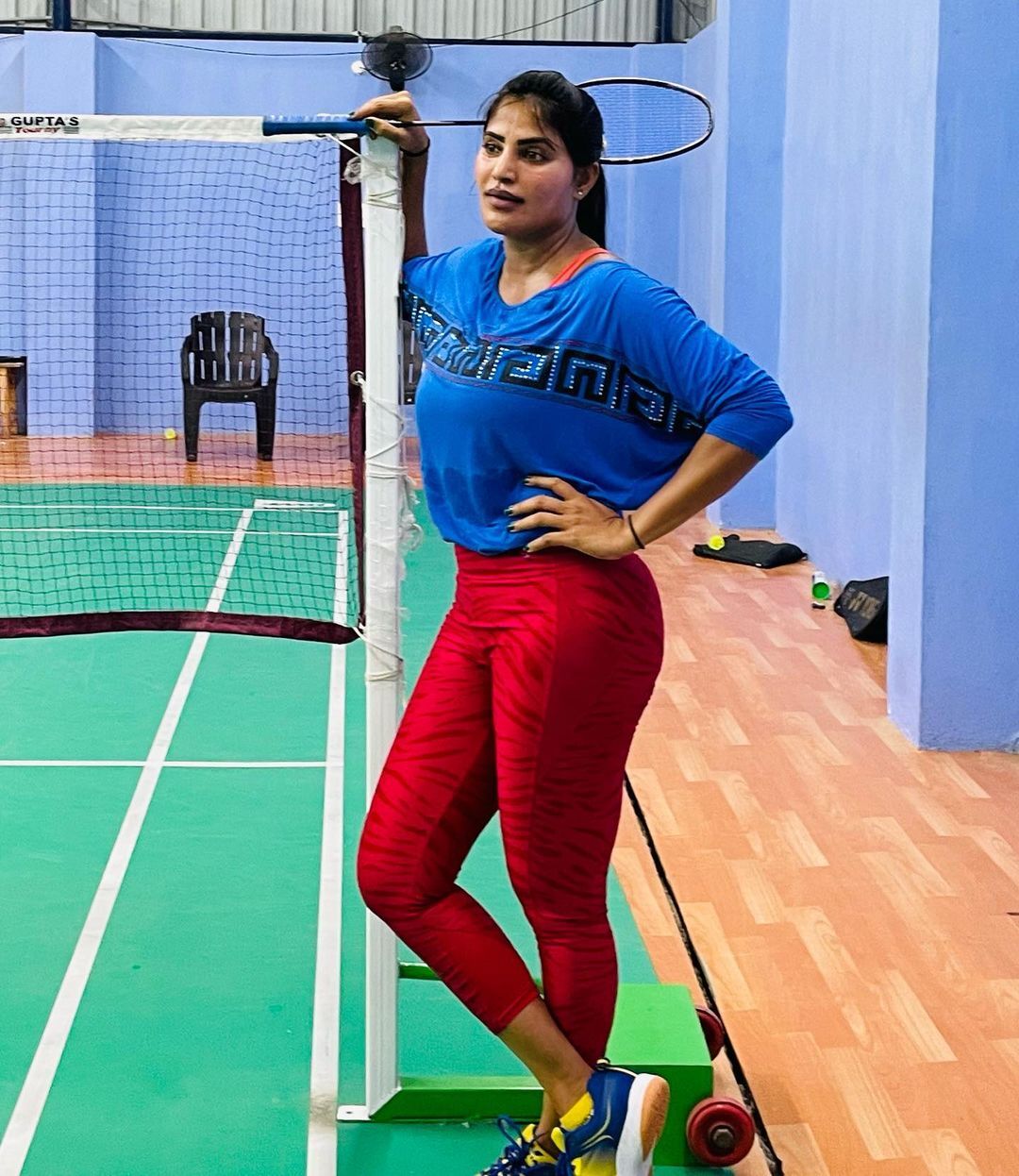 PHOTOS : யப்பா.. அப்படியொரு லுக்! பார்வையாலே ரசிகர்களை பந்தாடும் ஸ்ரீ ...